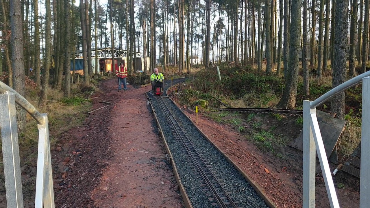 First train over to completed track at Almondell model engineering ...