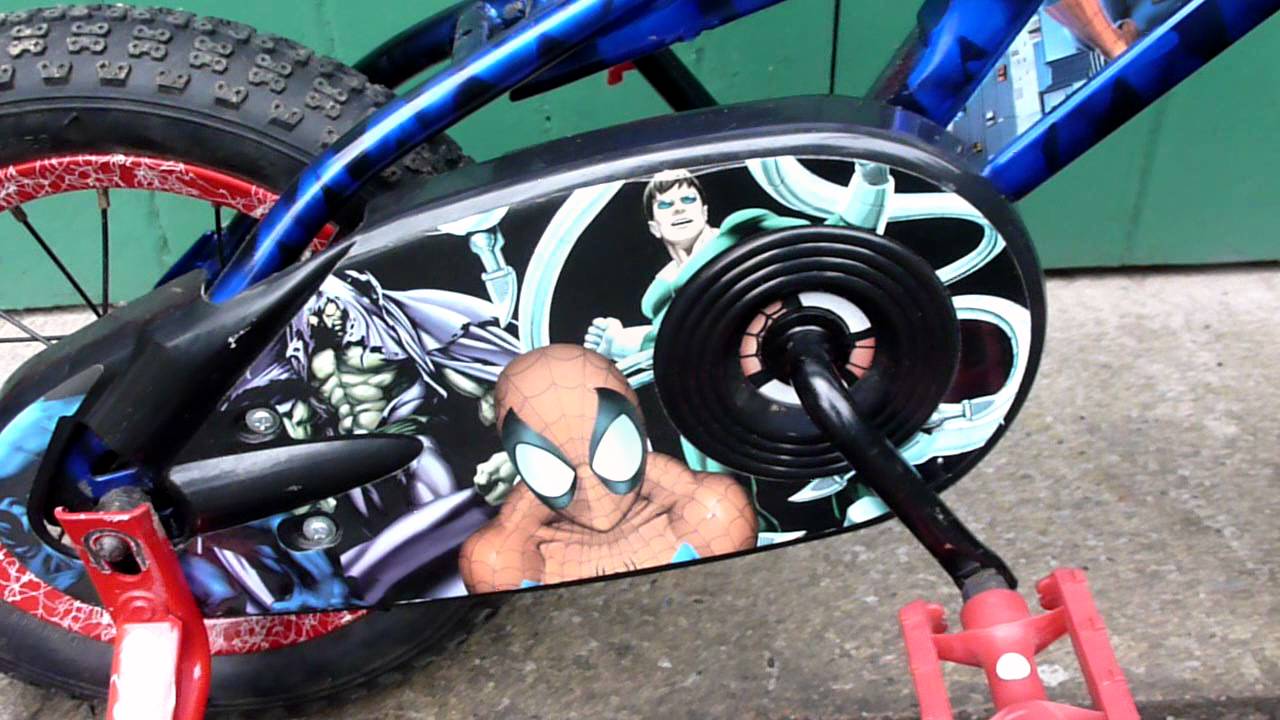 Boys BMX SPIDERMAN Bike 12" wheel in Blue + Stabilisers - YouTube