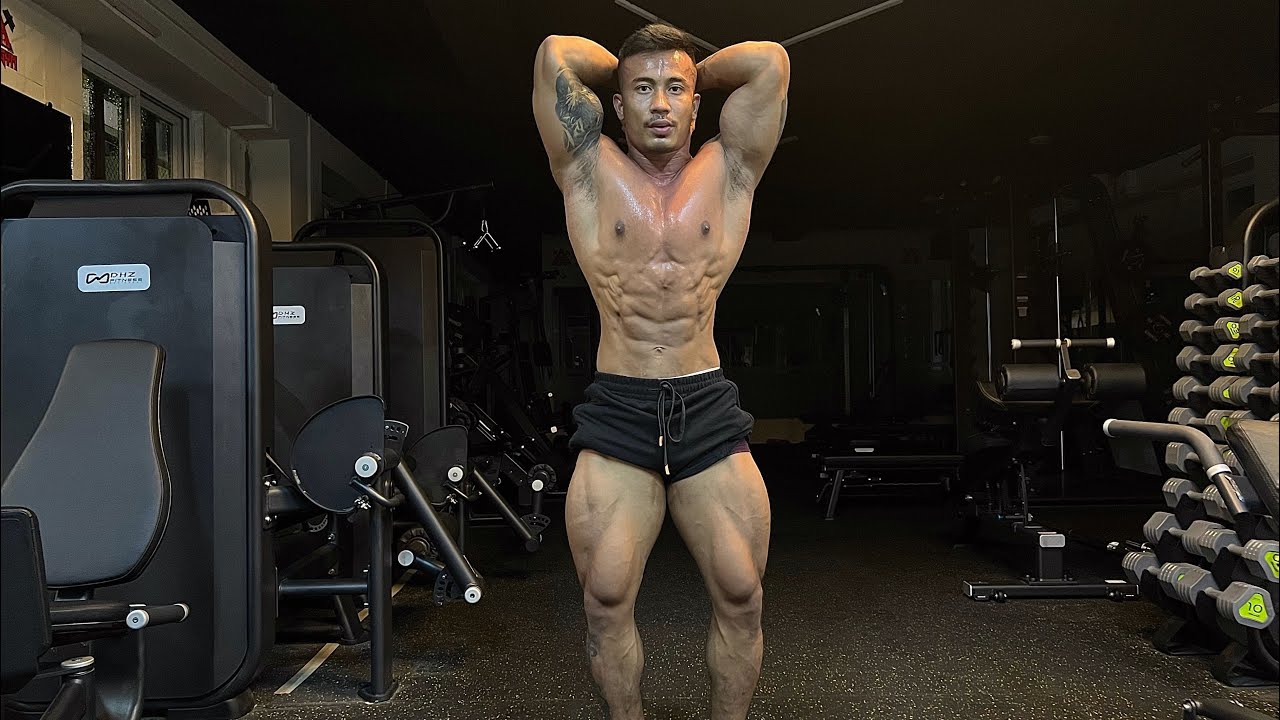 Classic Physique posing - YouTube