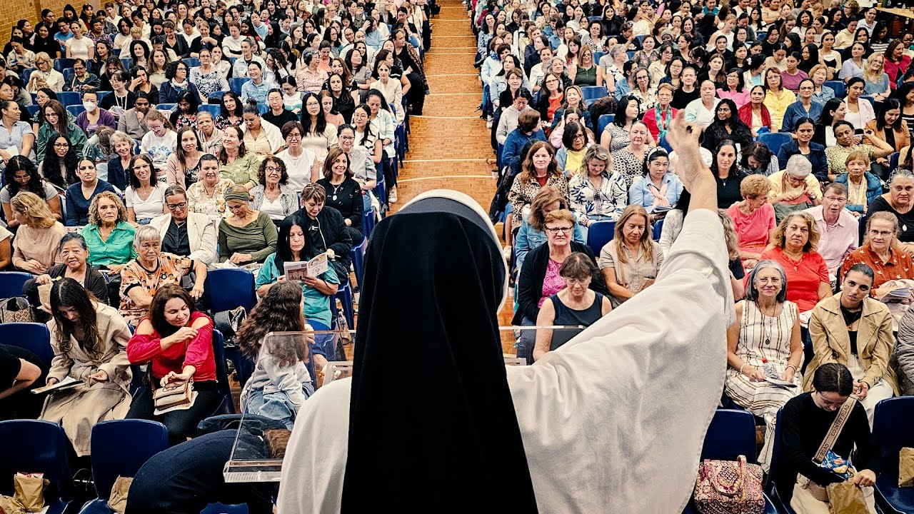 A record 700 women join Sydney’s Lenten Women’s retreat - YouTube