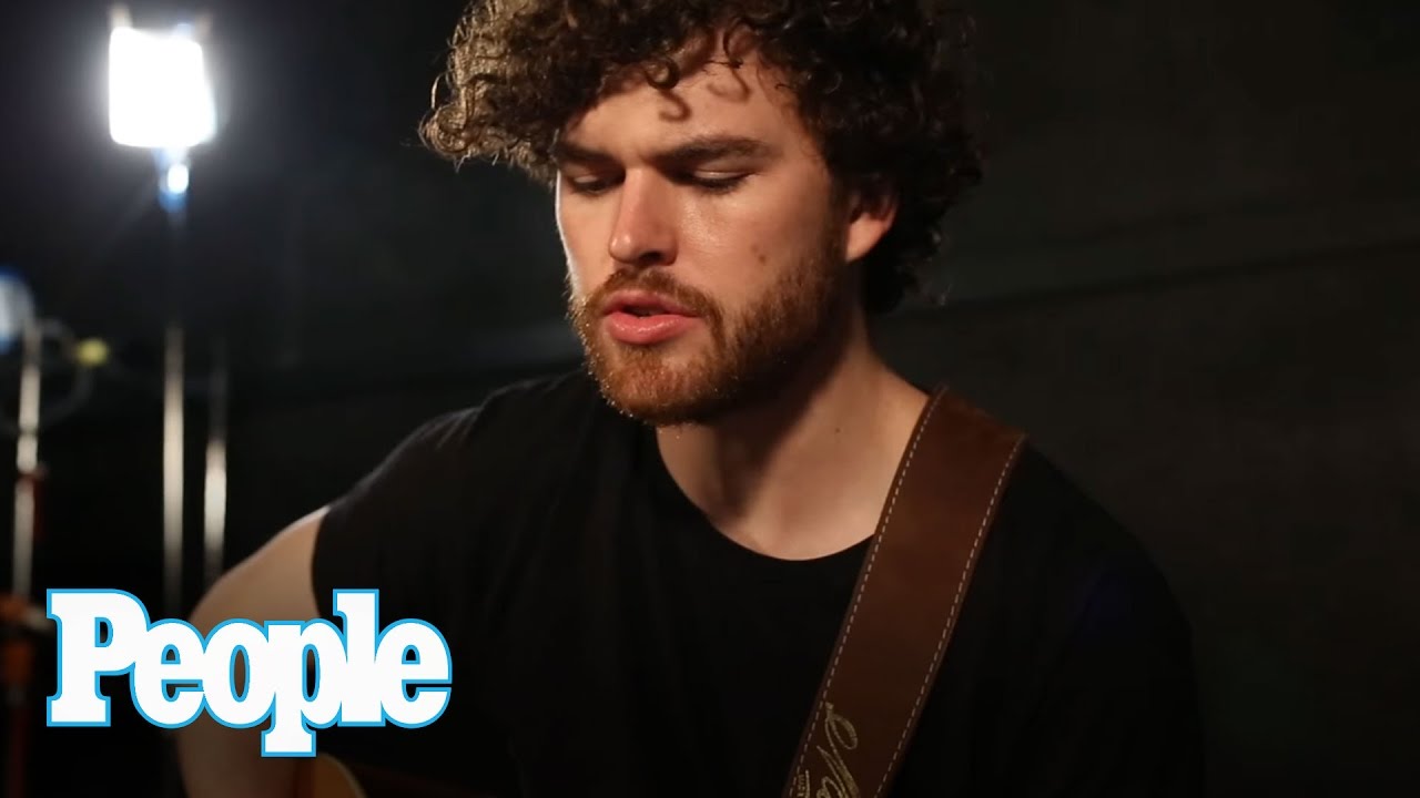 Taylor Swift's Touring Partner, Vance Joy, Performs Mess Is Mine ...