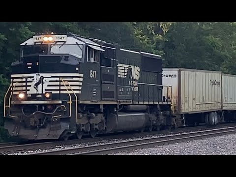 NS 1847 Leads 255 through Danville, IL - YouTube