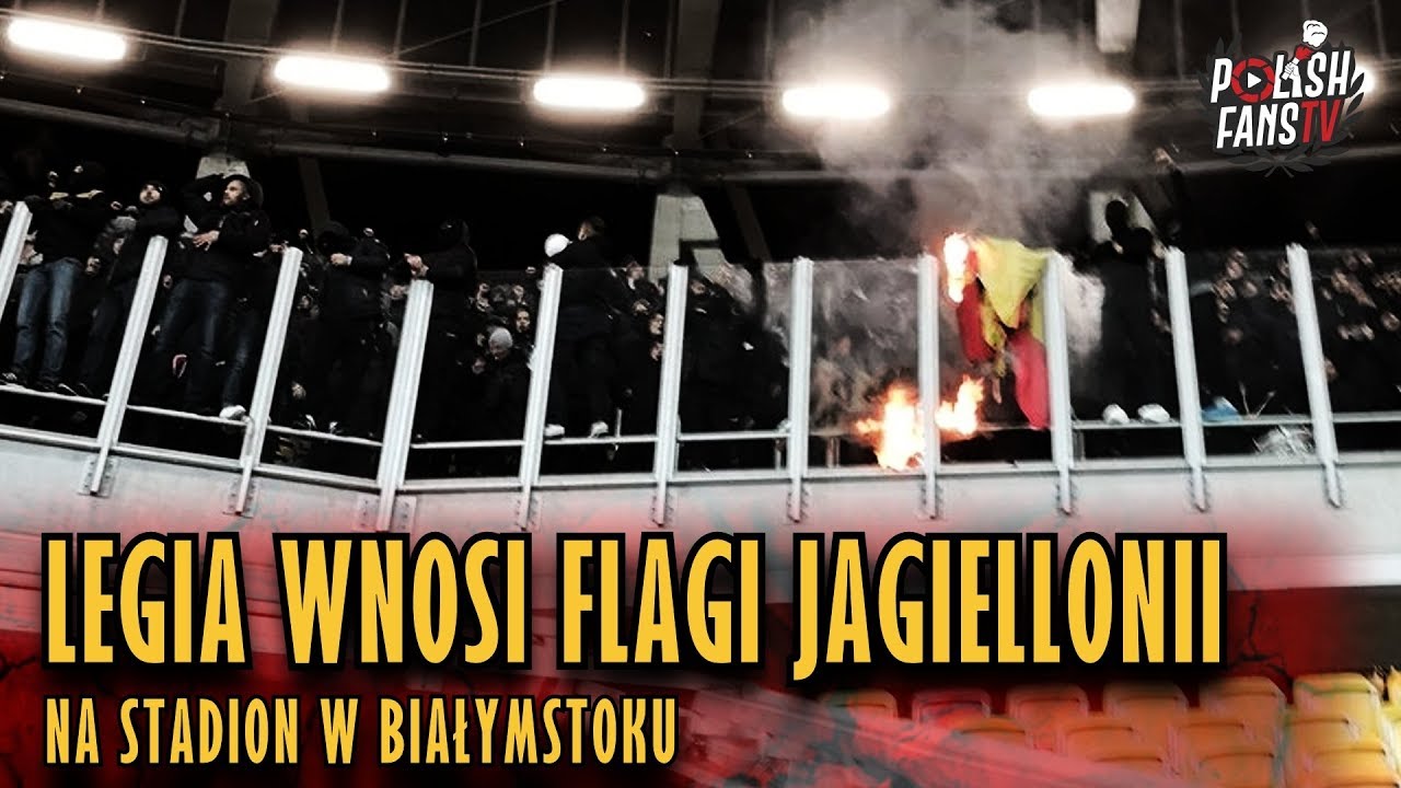 Legia wnosi flagi Jagiellonii na stadion w Białymstoku (26.10.2018 r ...