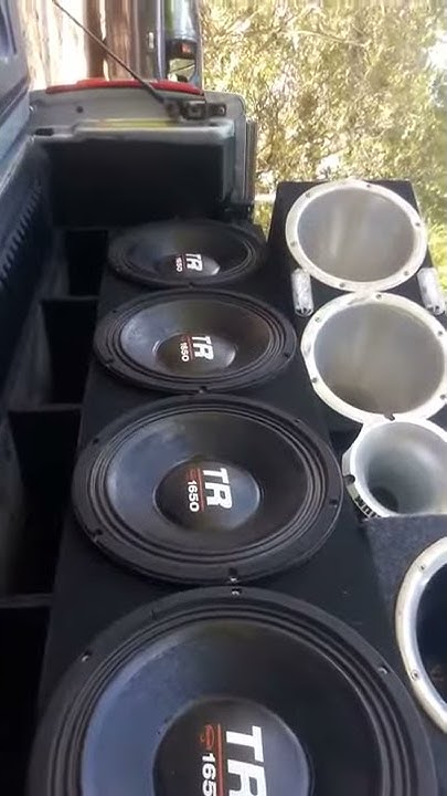 Triton Tr 1650 tocando forte - YouTube