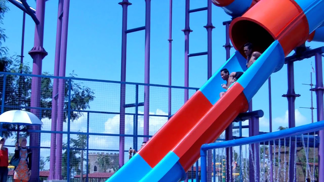 Boomerang Slide Water Kingdom Indonesia - YouTube