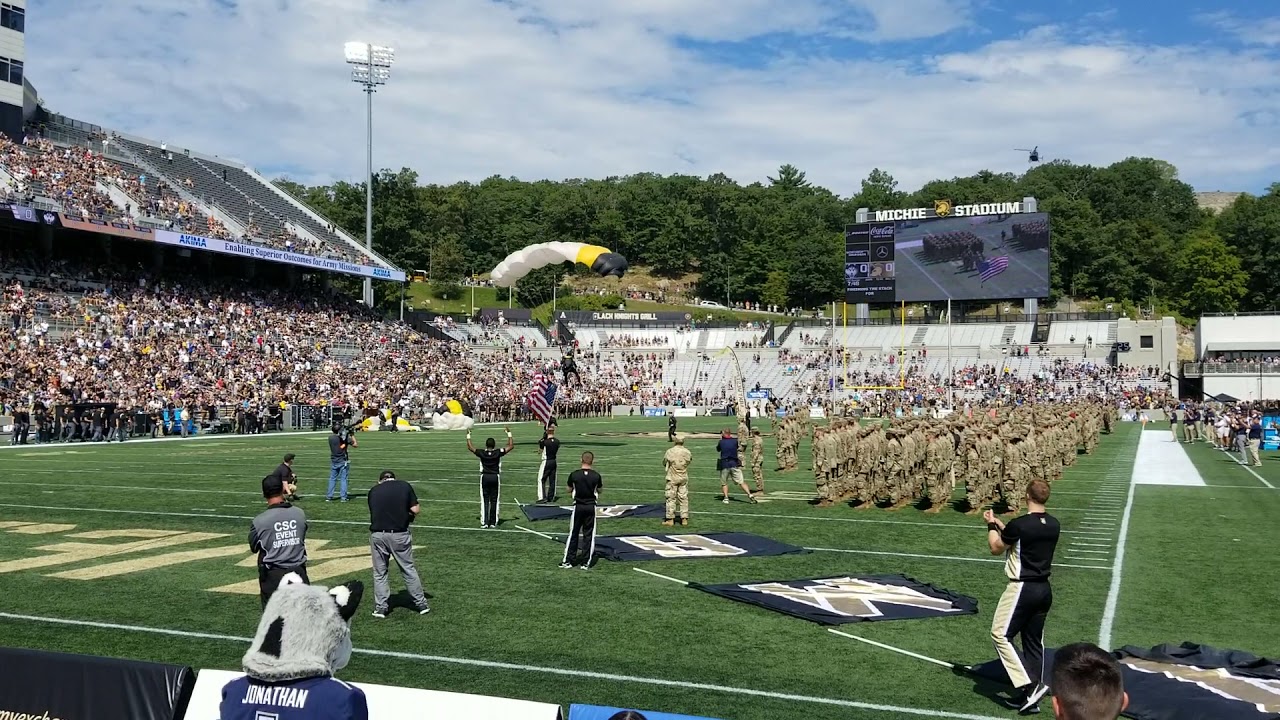 Michie stadium, West Point football - U.S. Flag arrival - YouTube