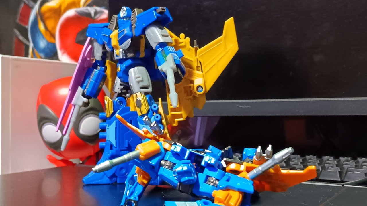 Evil blue robot review ( Sentinel prime Transformers 1) - YouTube