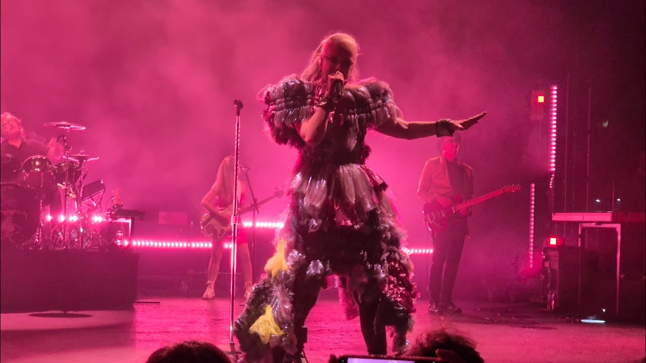 Garbage Live Stupid Manchester 02 Apollo 19/7/24 - YouTube