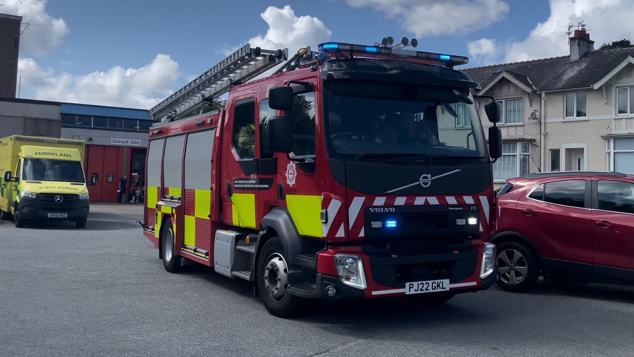 (WN02P1) Bangor Fire Station’s first pump turnout from open day! - YouTube