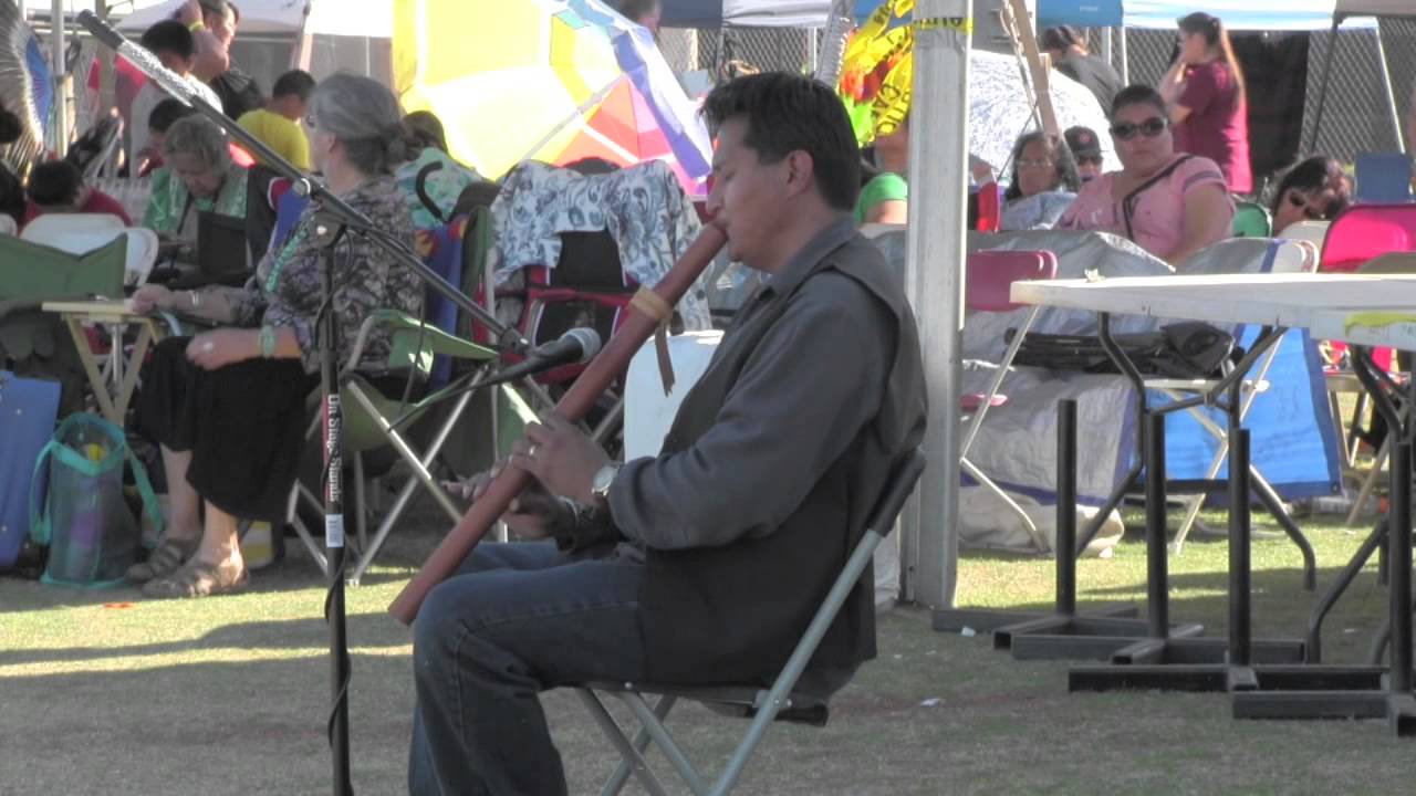 Jonah Littlesunday Navajo Flute Player at ASU Powwow 2015 - YouTube