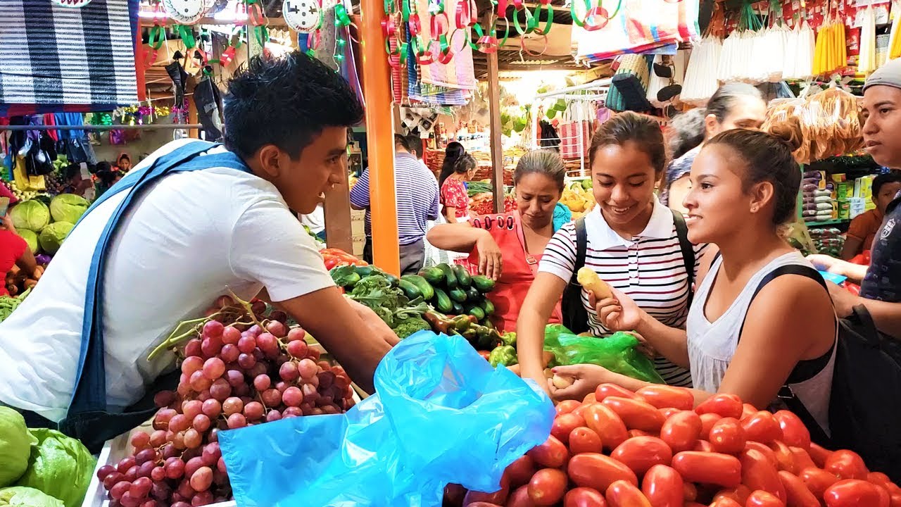 Mi Madre y Los Chicos Comprando en el Mercado de Paulul - YouTube