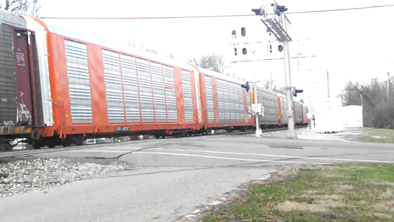 Union Pacific leading this NS autorack train - YouTube