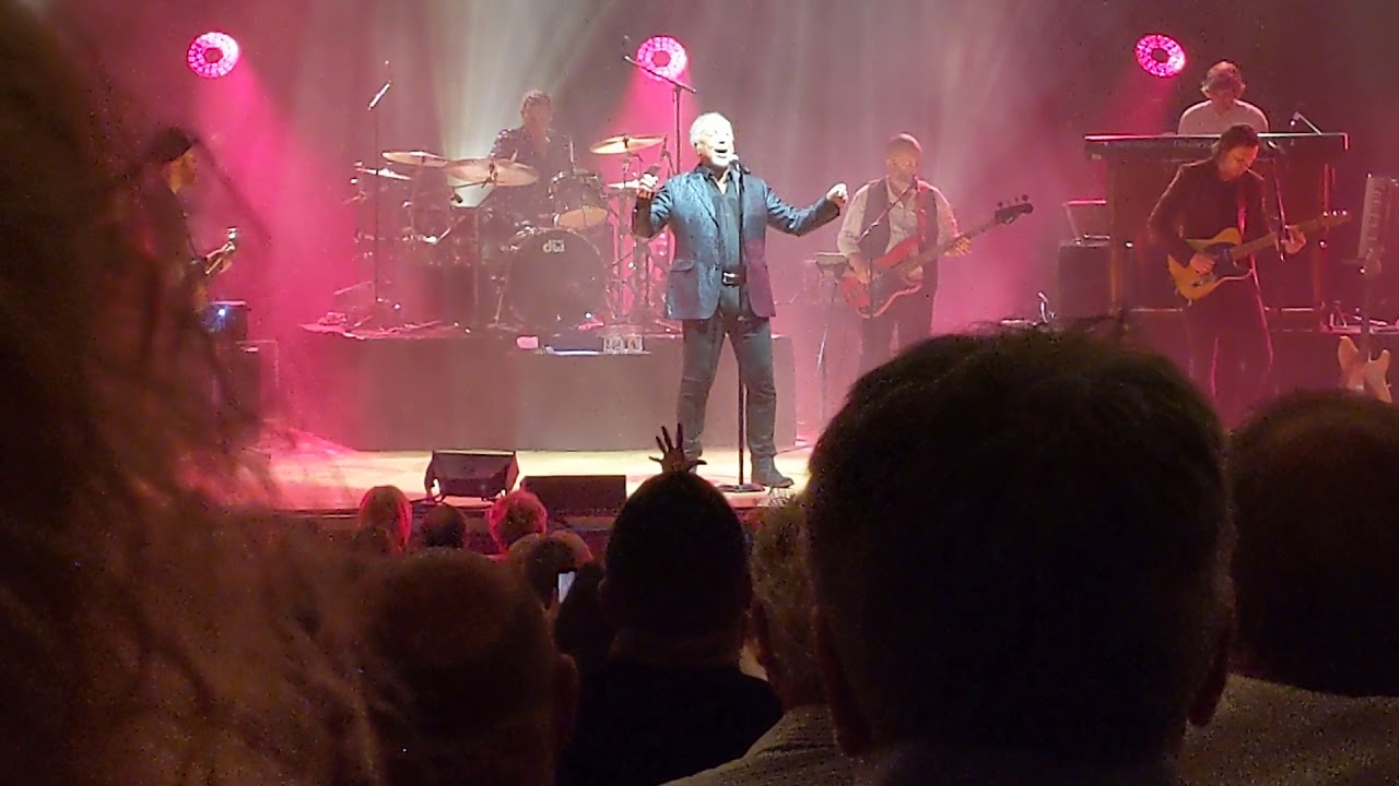 Tom Jones Live Cry To Me Youtube