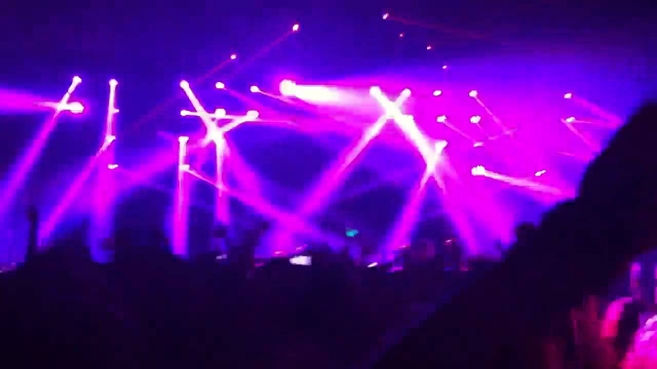 Flux Pavilion "Bass Cannon" | Trampslikeus 2012 | San Diego - YouTube