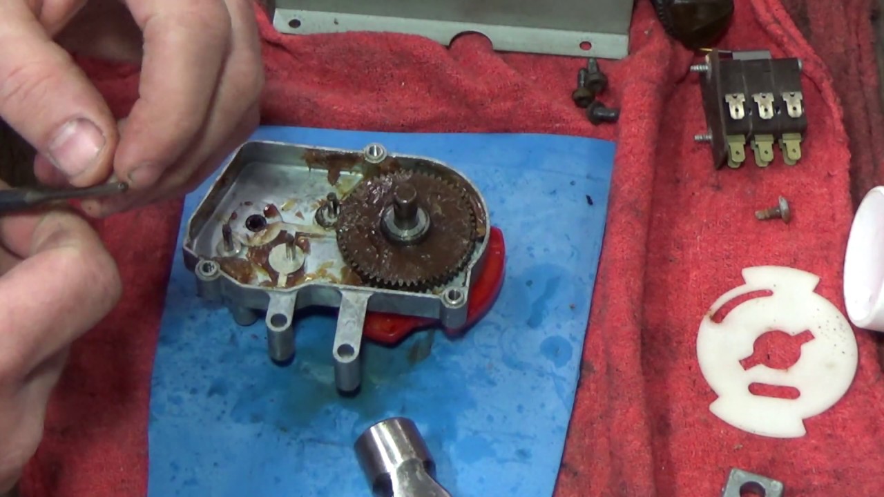 Dixie Narco 240/138-6 rotor/motor disassembly and vend demo - YouTube