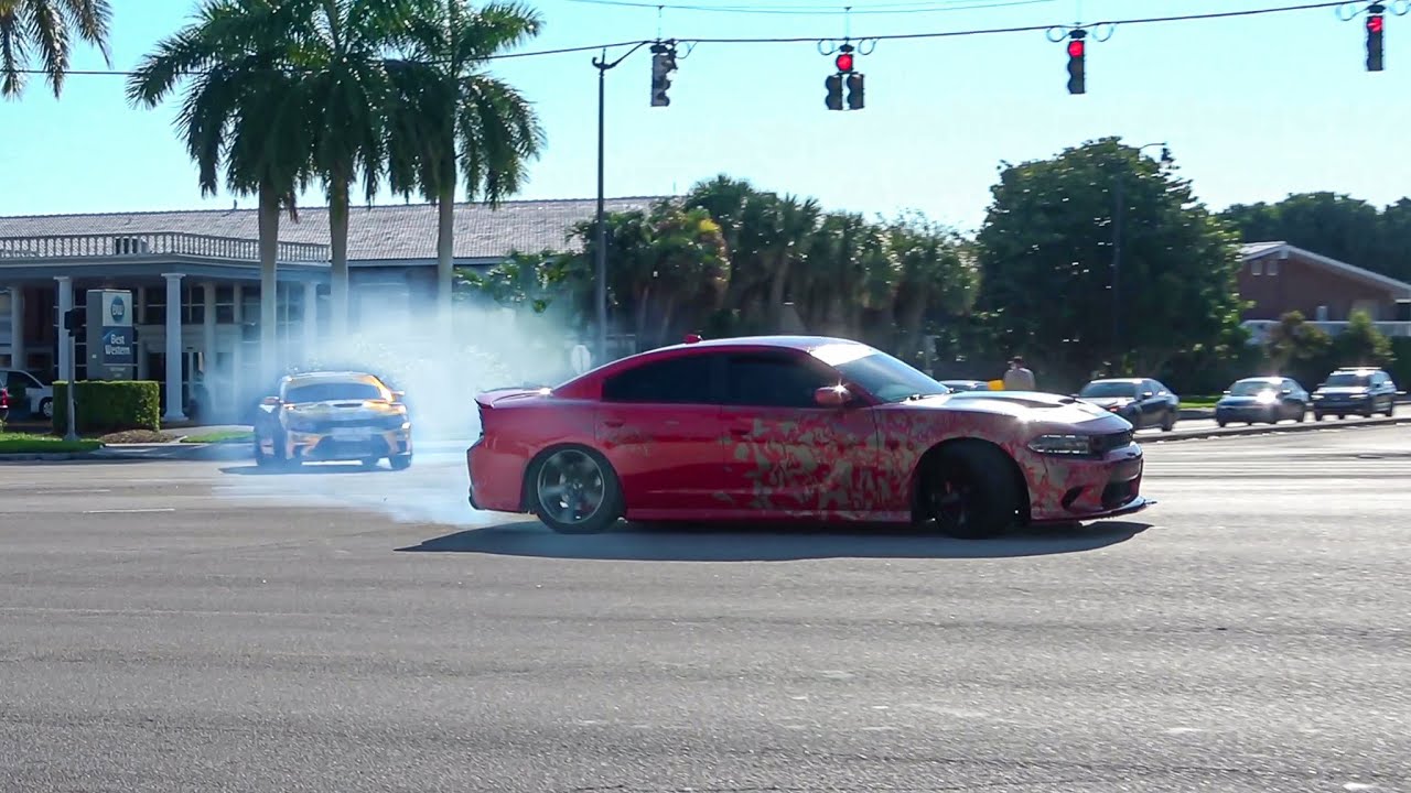 DODGE CHARGER HELLCATS TANDEM DRIFTING | BURNOUTS, REVS, BEST EXITS ...