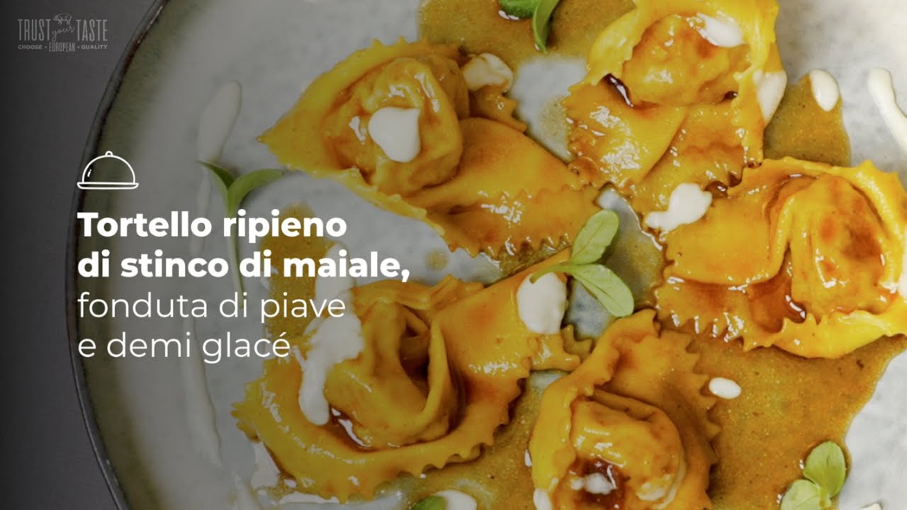 Tortello ripieno di stinco di maiale, fonduta di formaggio Piave e demi glacé - YouTube