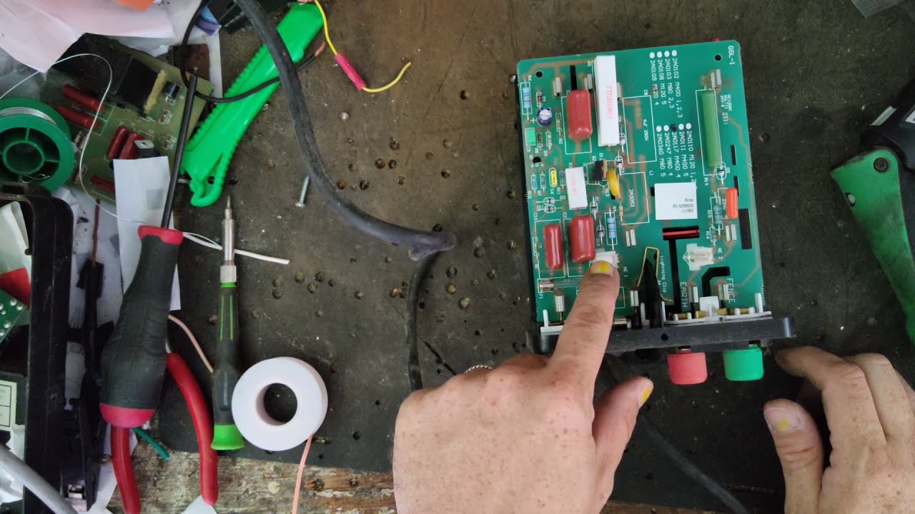 How To Test & Repair An Electric Fencer | Gallagher M400 Repair - YouTube