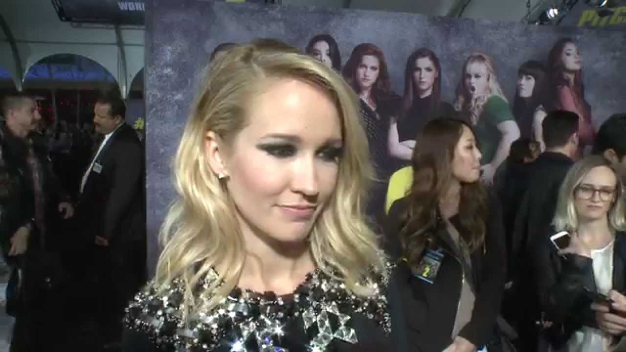 Anna Camp Interview - Pitch Perfect 2 World Premiere - YouTube