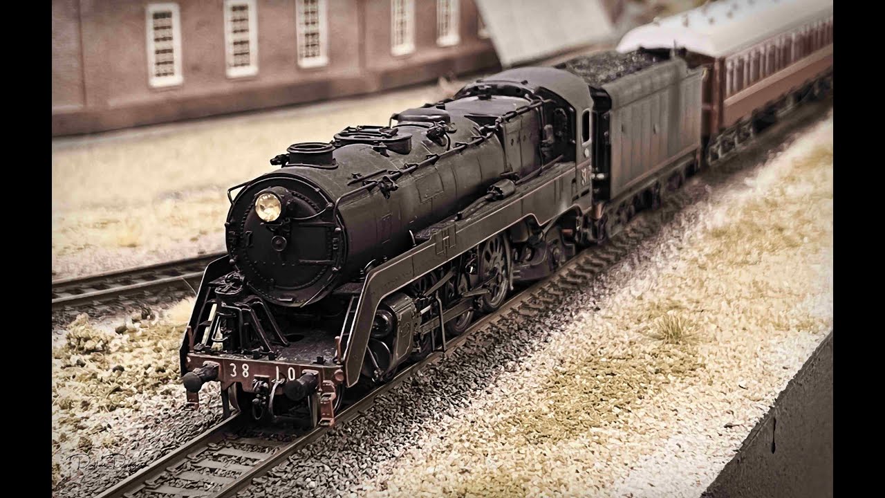 NSWGR's 3810 with Set 77 with the Riverina Express on the KMR. - YouTube