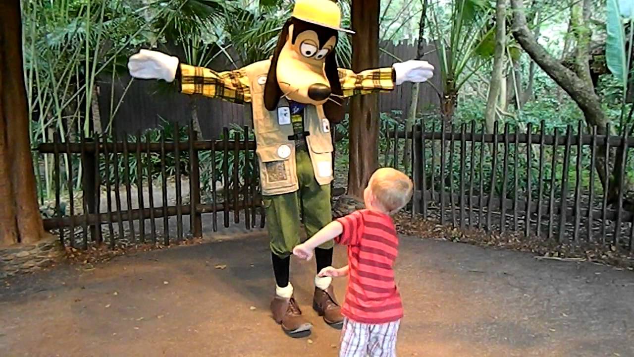 Henry doing Hot Dog Dance with Goofy - YouTube