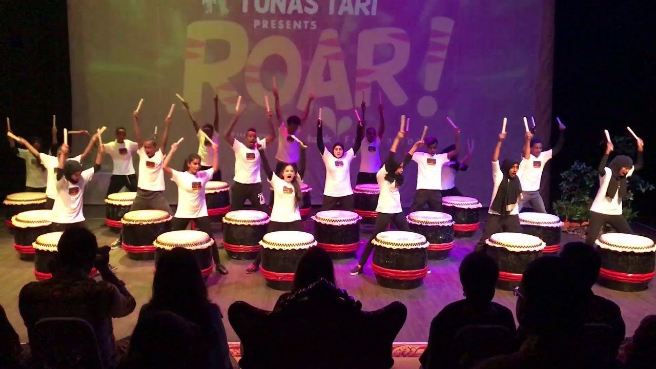 Tunas Tari Roar - drum performance on opening night - YouTube