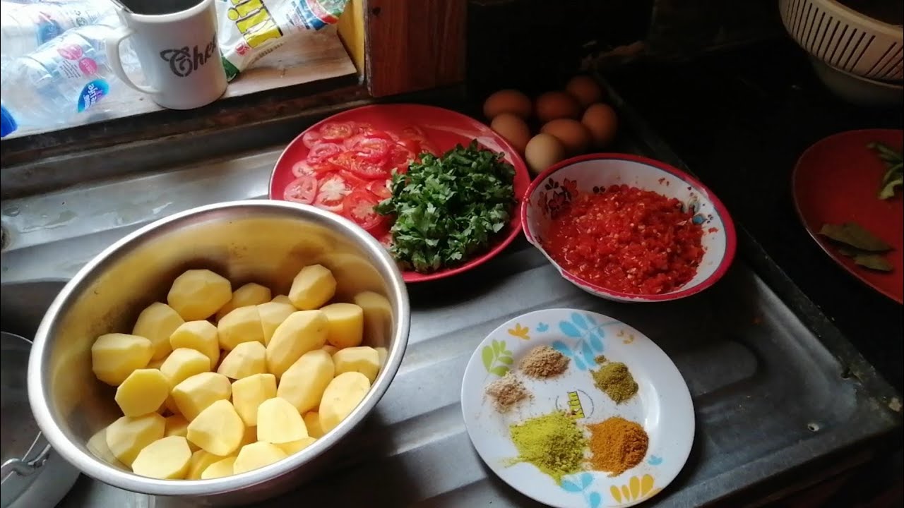 Egg potatoes daga kitchen din Abokiyar Hira. - YouTube