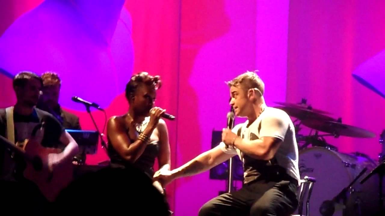 Robbie Williams - Losers (new song) - Leeds O2 Academy 11/09/2012 HD ...