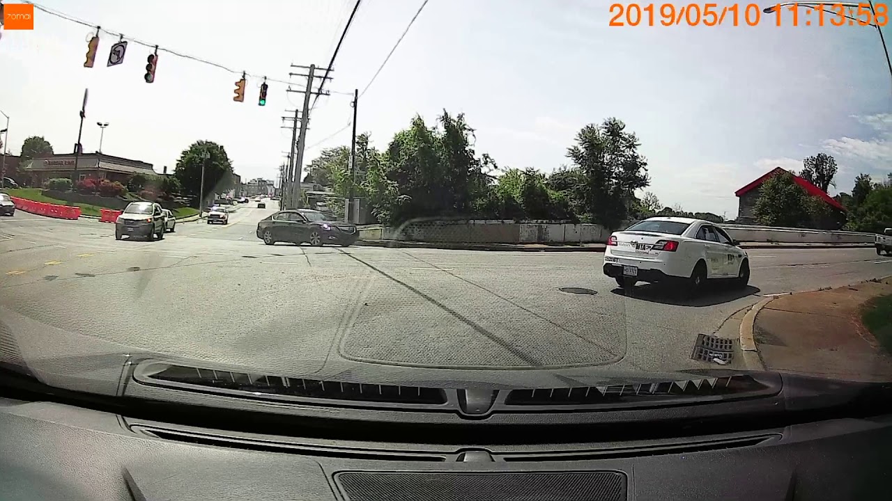 Oncoming Driver doesn't wait his turn - YouTube