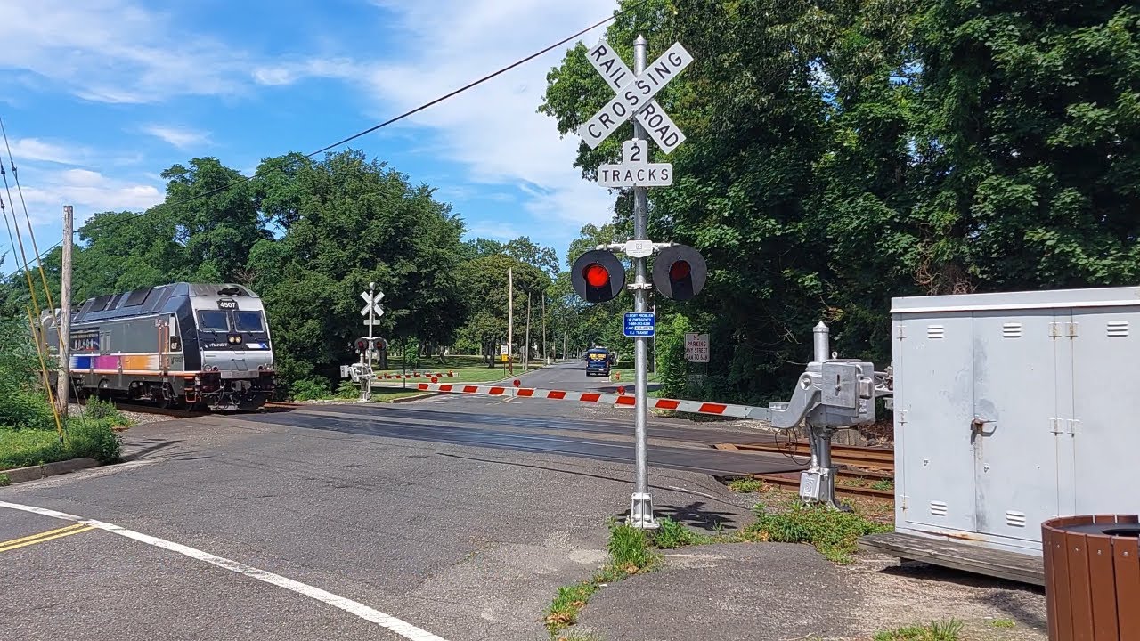Vintage PRR level crossing signals still on the job - YouTube