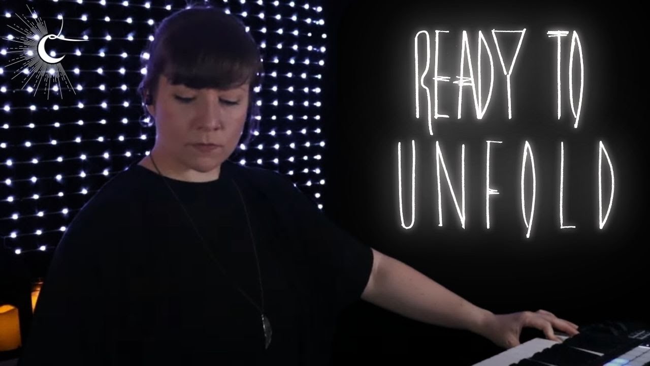 Lisa Cuthbert - Ready To Unfold - Extended Version (live) - YouTube