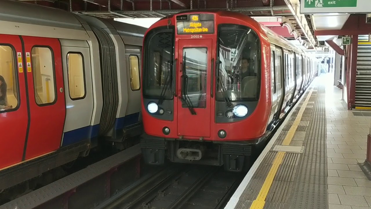 Baker Street Station. Metropolitan Underground Line, from eastbound ...