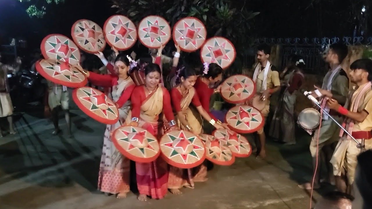 sivasagar bihu husori dol,hundor japi dance - YouTube