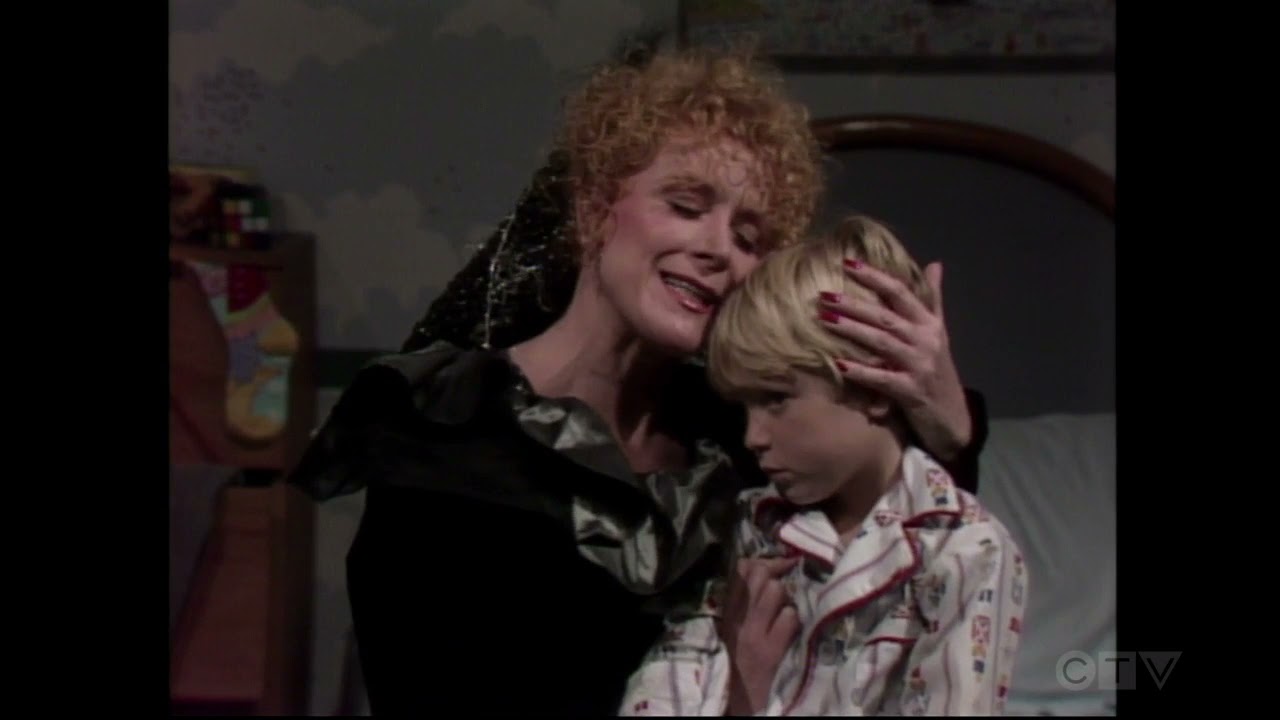 "The Charmings" s2e10 Yes "Lillian There is a Santa Claus" - YouTube