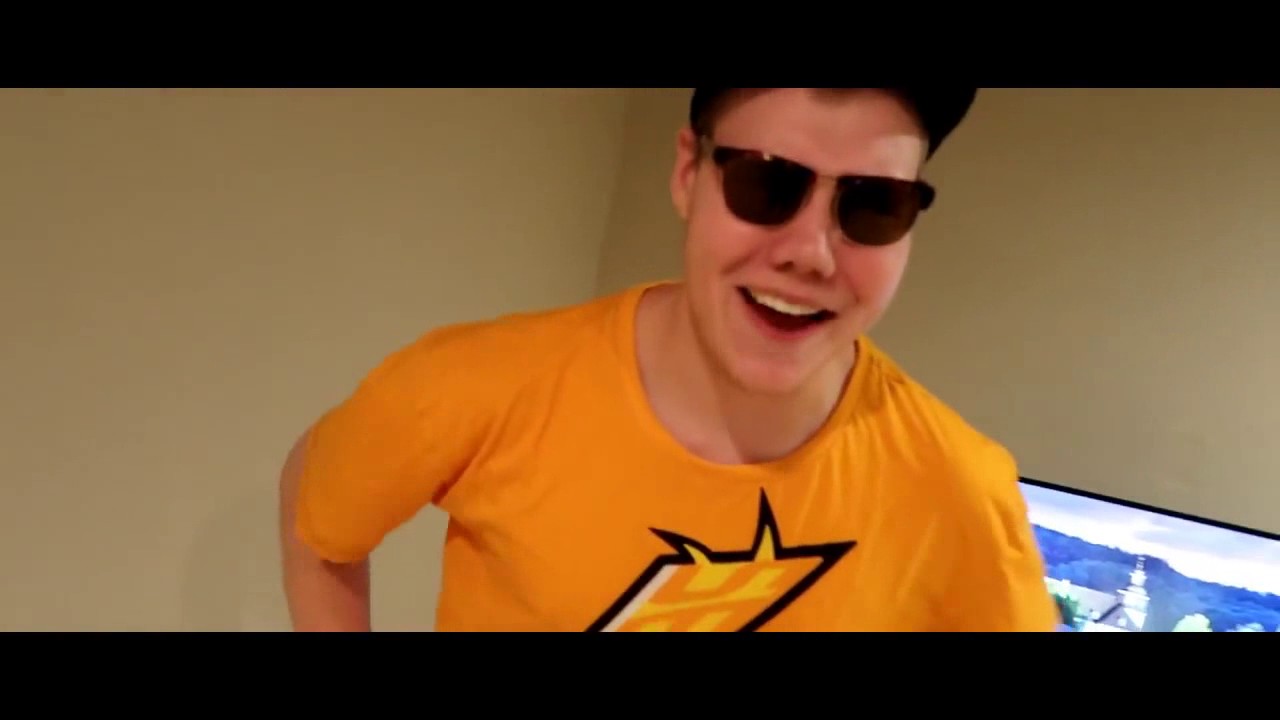 IM COMING FOR YOU CRINGLEY (WHITCH ONE IS BETTER) - YouTube