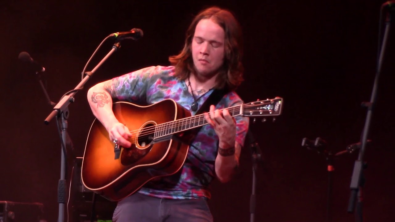 Billy Strings: Bluegrass Breakdown (wsg Thomas Cassell & Matthew Davis) - YouTube