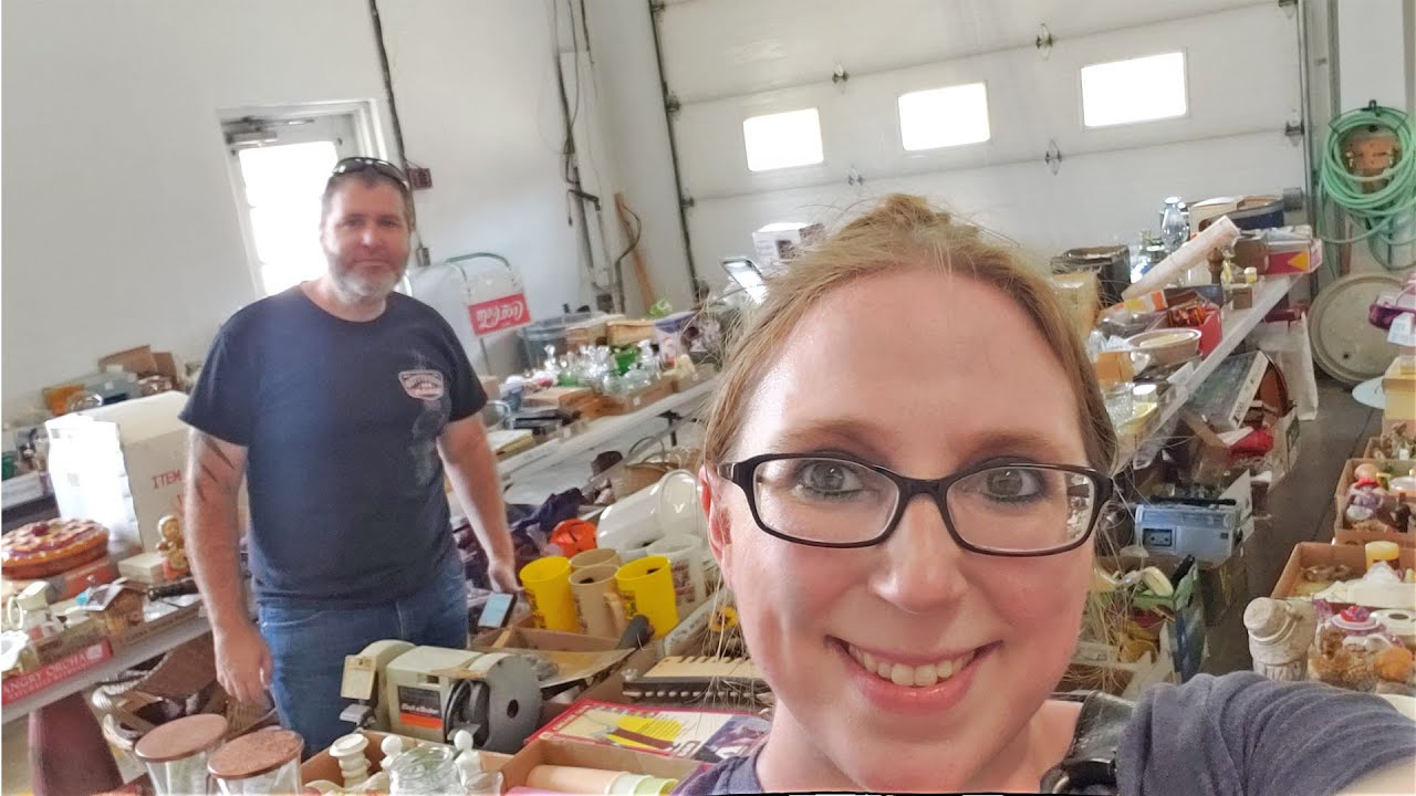 DIGGING THROUGH BOX LOTS AT THE AUCTION, MY PERSONAL FAVORITE! - YouTube