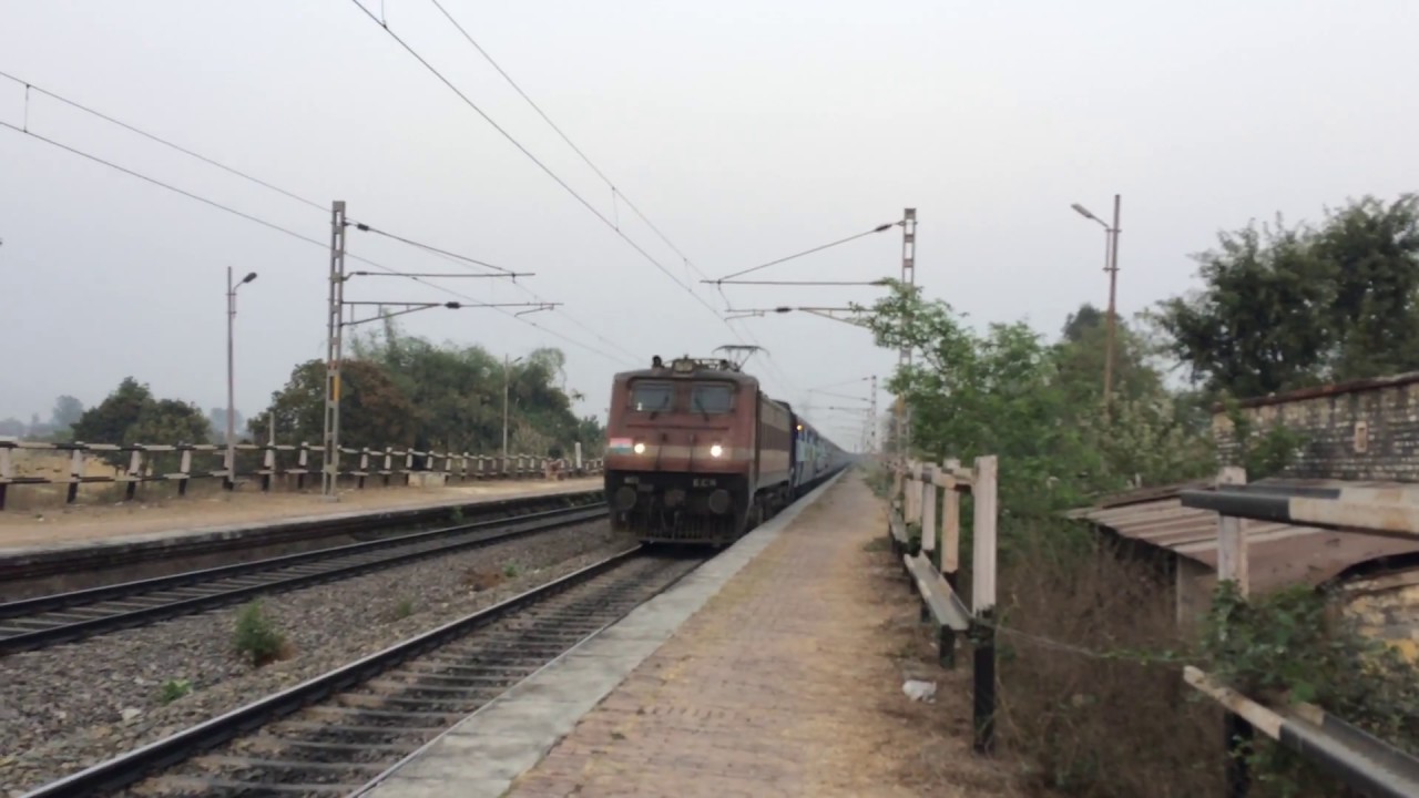 Vaishali Express at Mps - YouTube