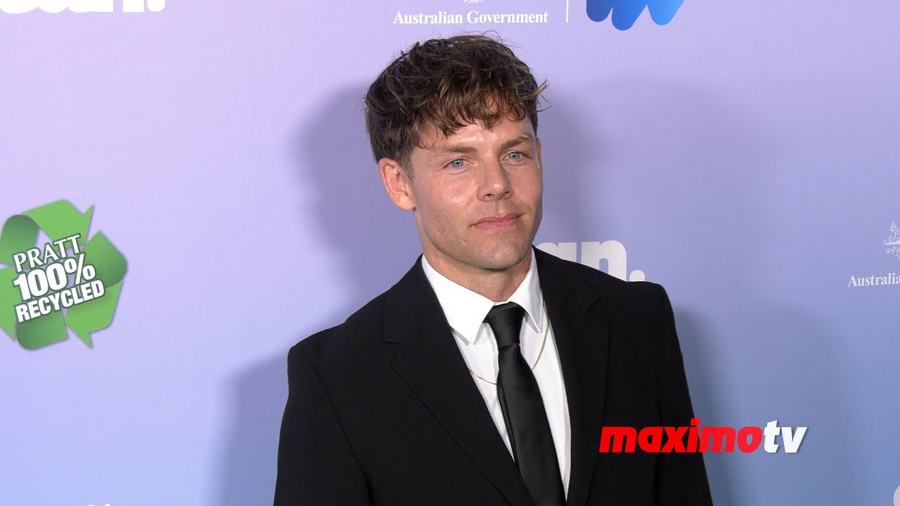 Lachlan Buchanan 2024 G'Day USA Arts Gala Blue Carpet - YouTube