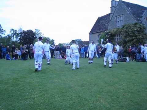 Bampton Traditional Morris Dancers, 'Webley Through' - YouTube