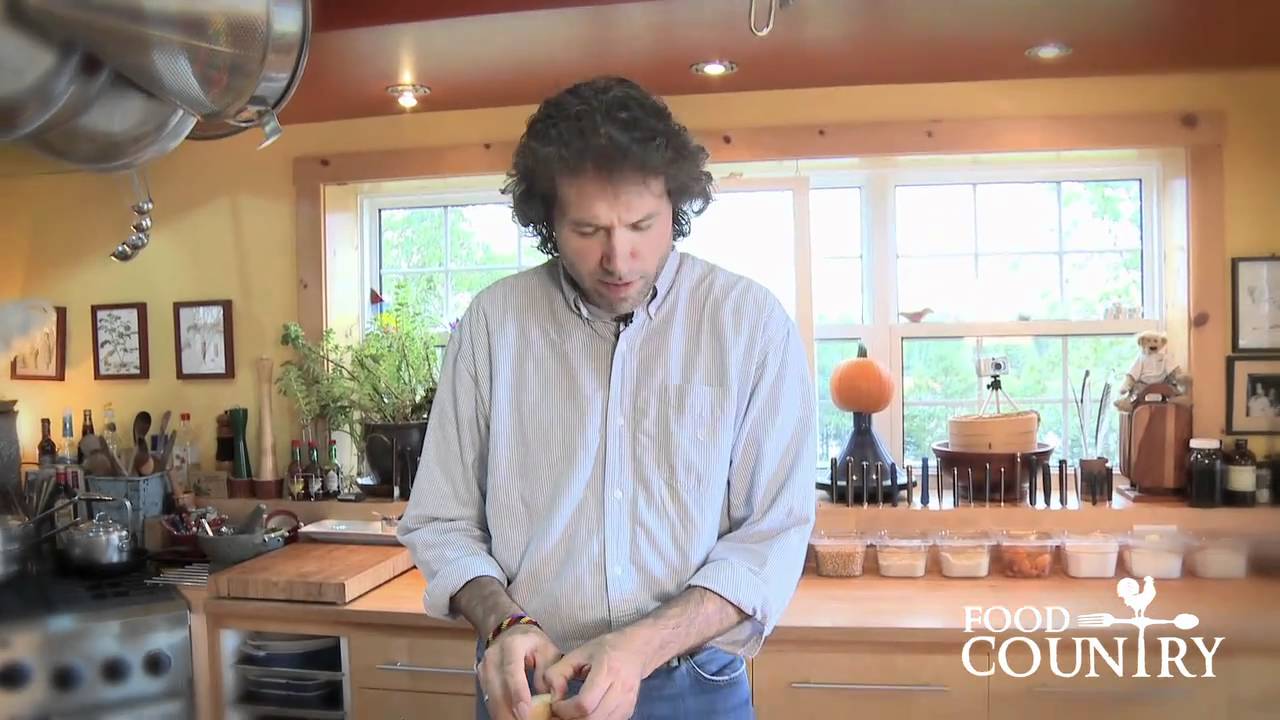 Tip: Chopping onions with Chef Michael Smith - YouTube