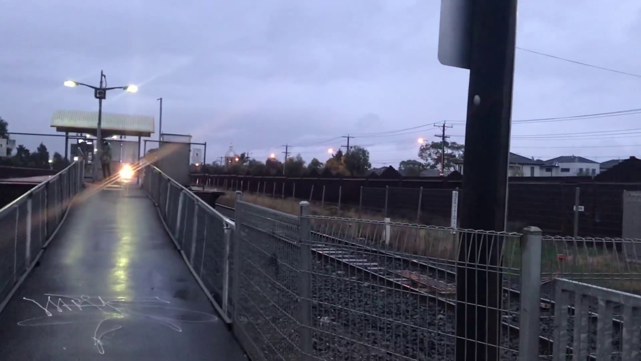 Express Train Through Ardeer Station - YouTube