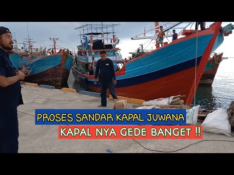 PROSES SANDAR KAPAL JUWANA Di DERMAGA PERIKANAN - YouTube