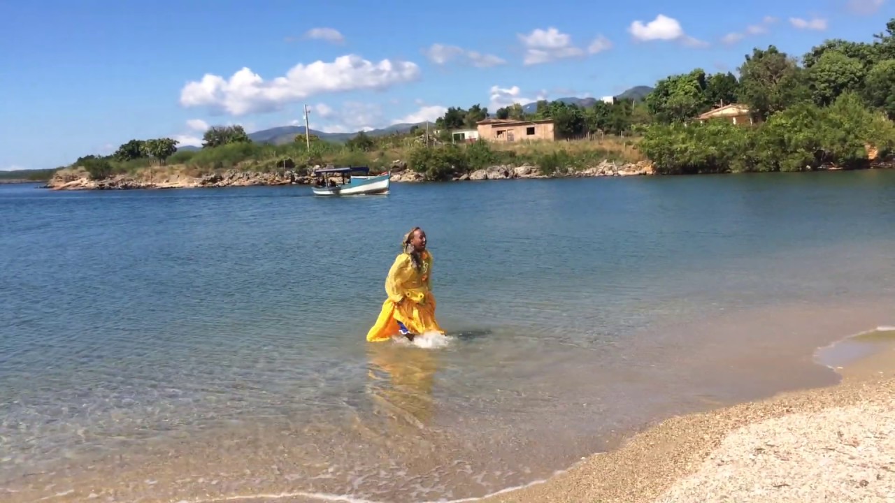 Oshun Dances at Trinifolk Closing Ceremony Trinidad, Cuba - YouTube