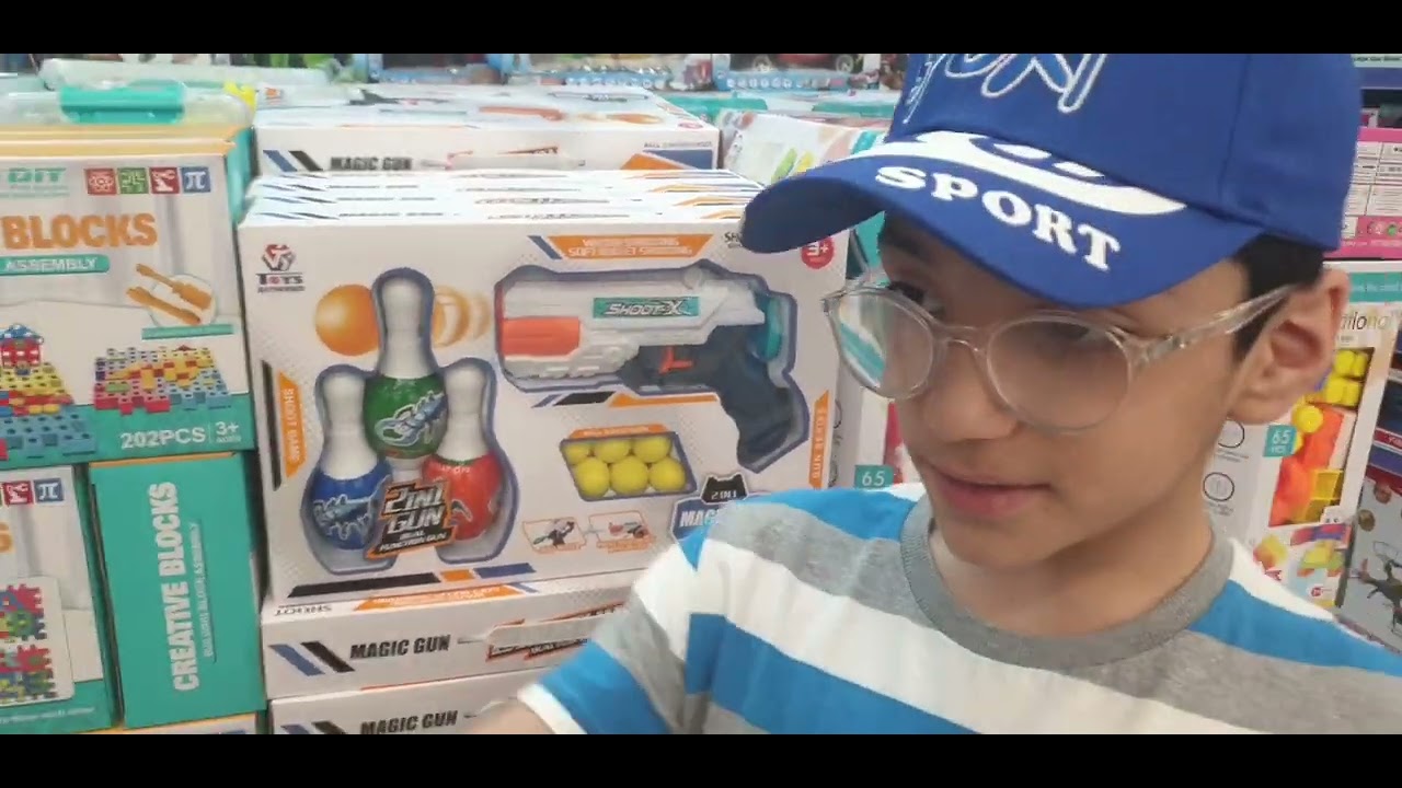 Oh wow..... so many toy's will you help me to choose some toys for me?🤔 ...