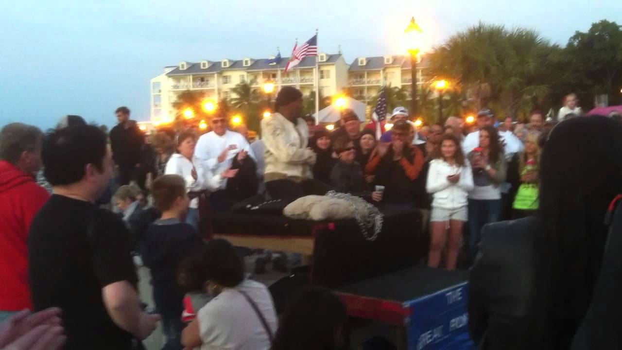 Key West sunset "The Great Rondini" escape artist - YouTube