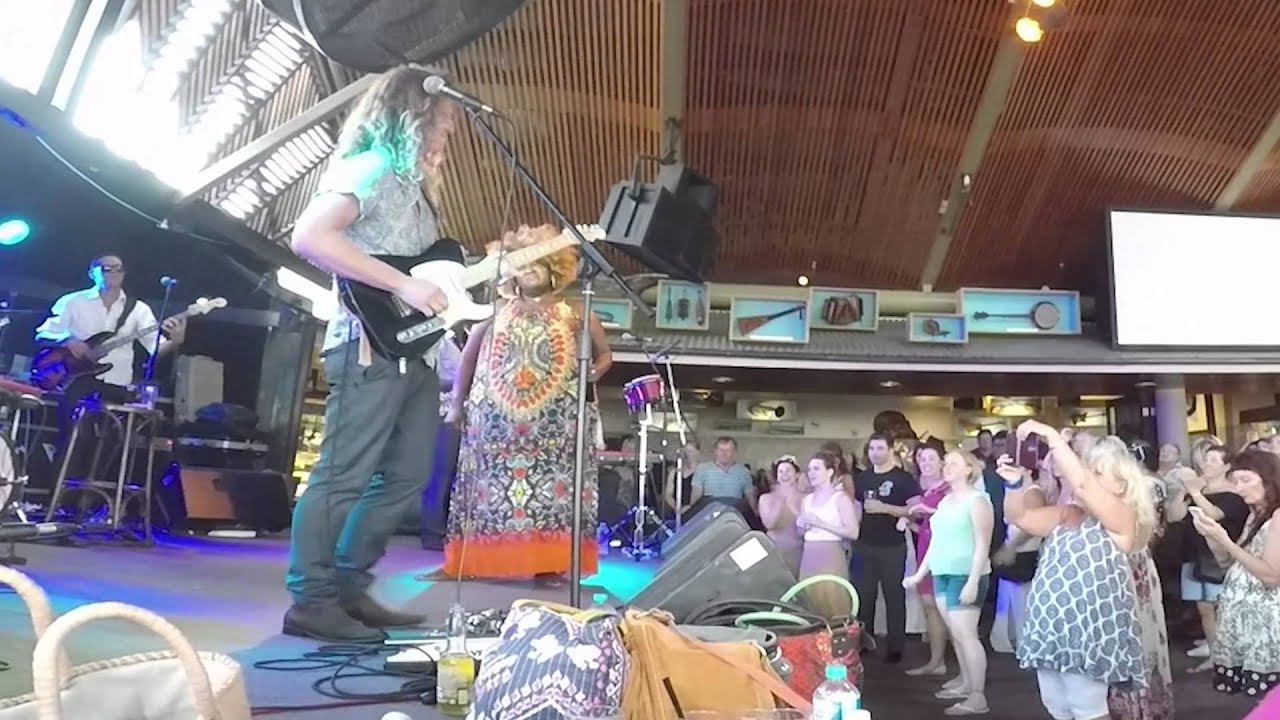 HARRY NICHOLS "Hallelujah" Solo Beach Hotel, Byron Bay - YouTube