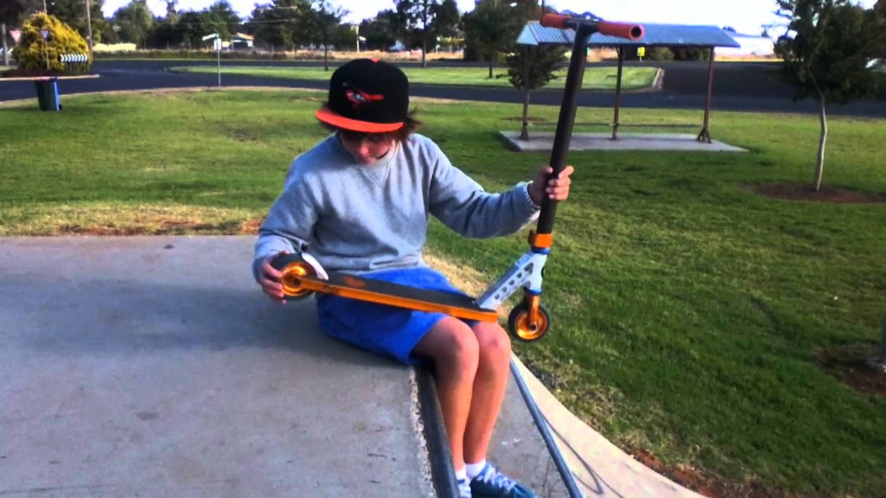 Miles Sciberras Scooter Check and throw away clips. - YouTube