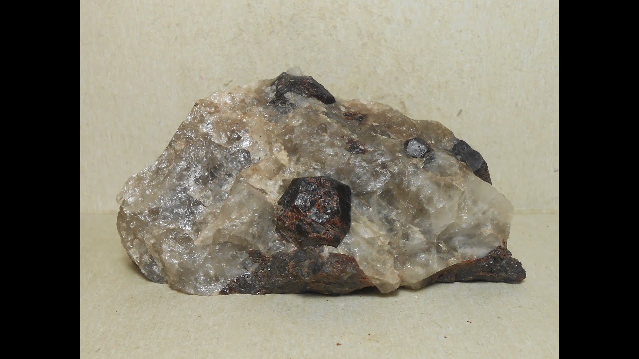 Гранат (Альмандин) 205 грам / Garnet (Аlmandine) 205 grams - YouTube