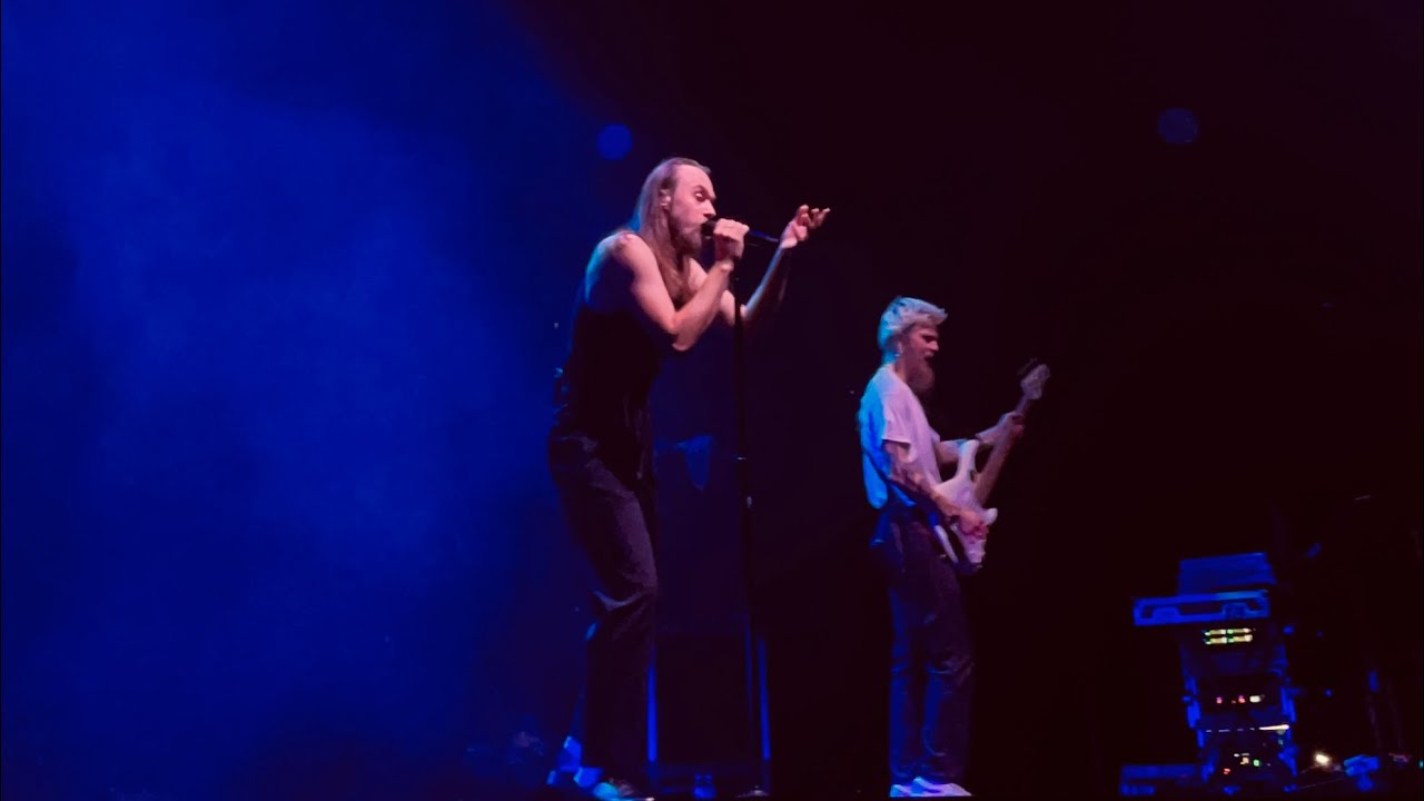 Molchat Doma - Клетка | Kletka (Live) / Istanbul Zorlu PSM - YouTube